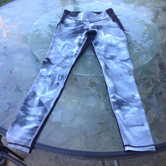 Lucy | Pants & Jumpsuits | Lucy Activewear Legging Size Sp | Poshmark